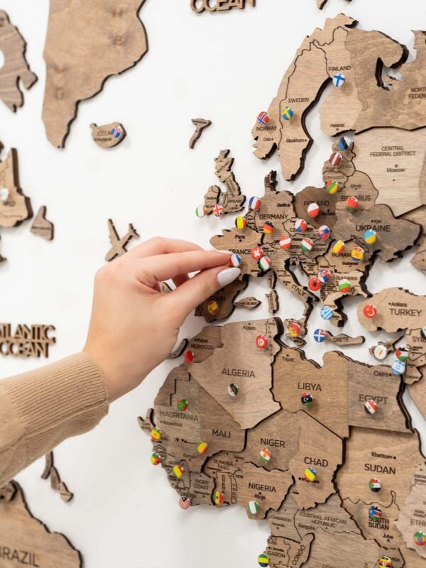 Premium 3D Wooden World Map – Terra - Map of Wood